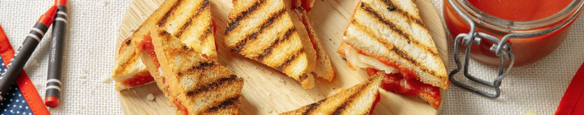 Mini toast alla pizzaiola con salsa di pomodoro e Grana Padano - Grana ...